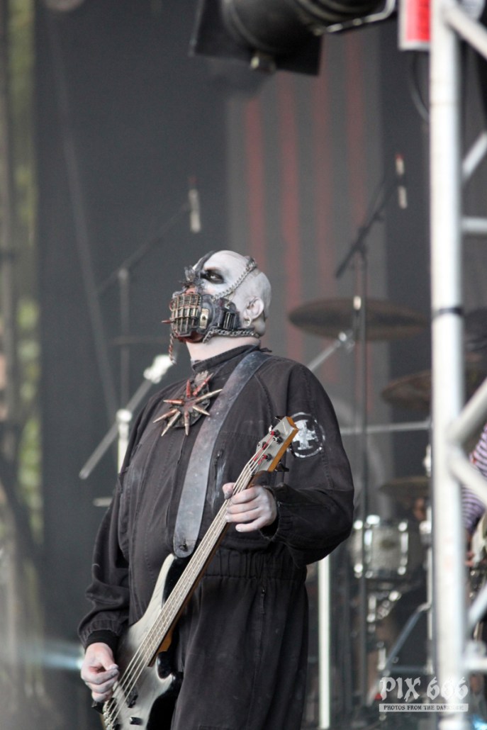 Corona-Chronicles: Interview mit Herrmann Ostfront (Ost+Front) - Gothic ...